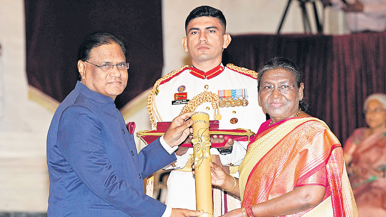 భారతరత్నగా ఠీవీ | Thivi as Bharat Ratna