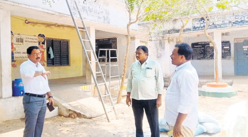 నిర్మాణ పనులను వేగవంతంగా పూర్తి చేయాలి : డీఈవో | Construction works to ...