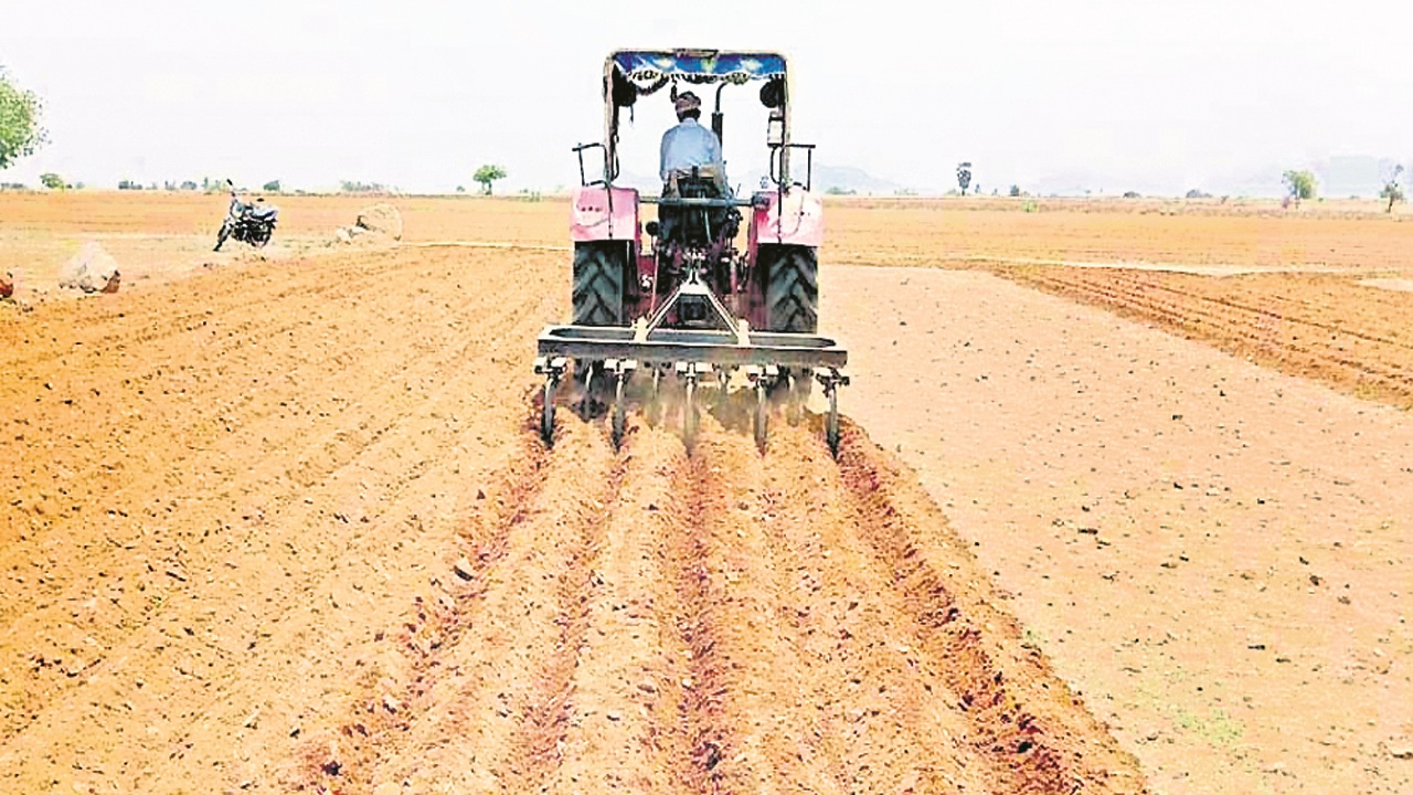 agricultur: లోతు దుక్కులతో భూమి సారవంతం | The land is fertile with deep ...