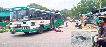 ఆర్టీసీ బస్టాండ్‌లో ఆదమరిస్తే అంతే..! | If you stop at the RTC bus ...