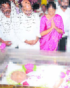 రామోజీరావు మృతితో పలువురి సంతాపం | Many mourn the death of Ramoji Rao