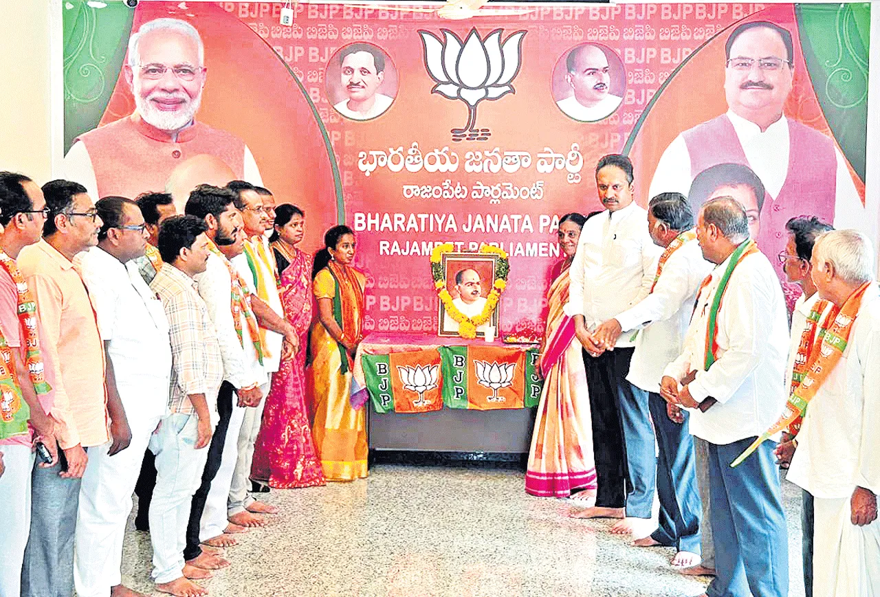 జనసంఘ్‌ వ్యవస్థాపకుడు శ్యాం ప్రసాద్‌ ముఖర్జీకి నివాళి | Tribute to ...