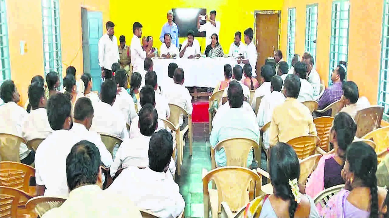 MLA RAJU : సమన్వయంతో పనిచేస్తేనే అభివృద్ధి: ఎమ్మెల్యే | Development can ...