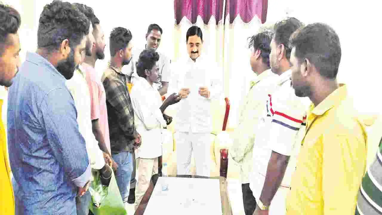 mla kalava srinivasulu ఆదుకోండి సారూ.. | Help sir..