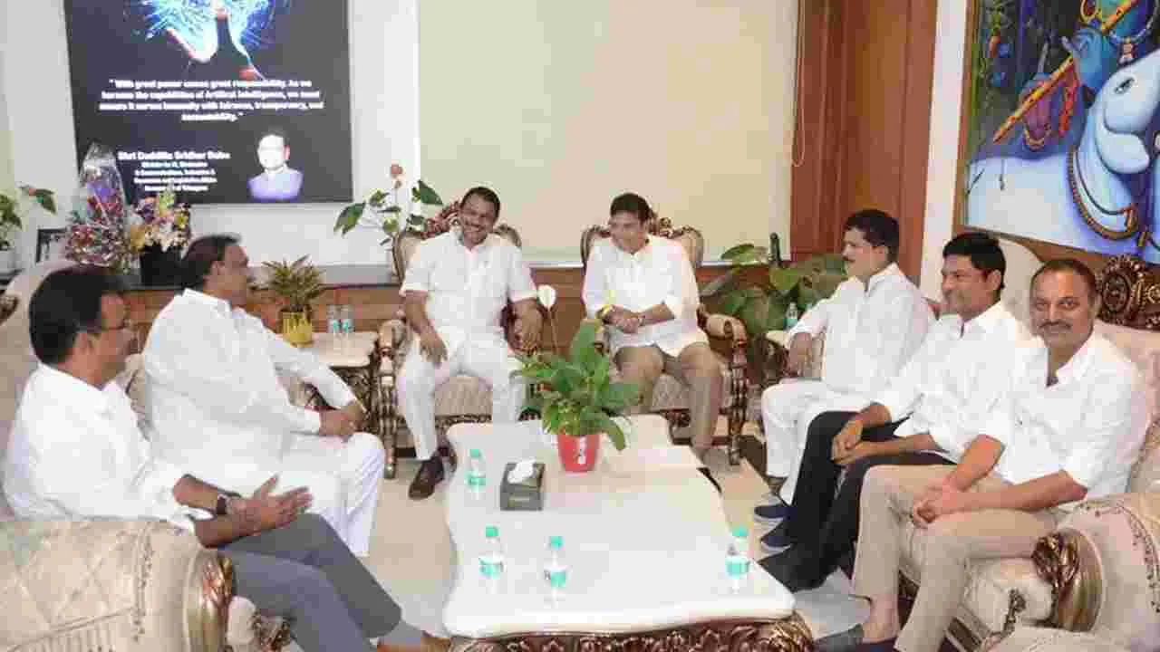Telangana: కాంగ్రెస్ పార్టీలోకి మరో ఆరుగురు ఎమ్మెల్యేలు జంప్..! | 6 BRS ...