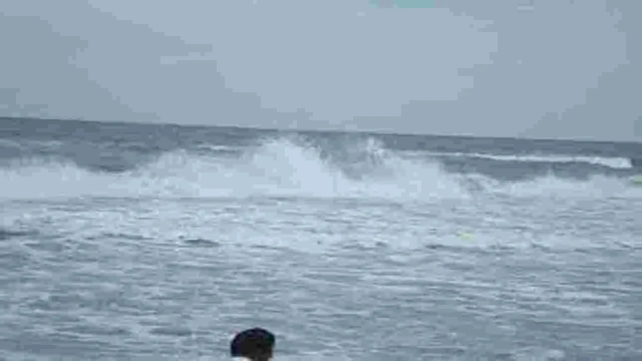 సముద్ర అలలకు కొట్టుకుపోయిన | Sea alalu lost