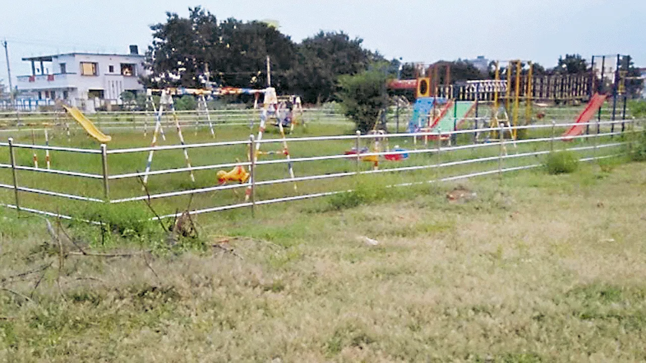 అవినీతిలో జేమ్స్‌’బాండ్లు’ | ycp land scam tdr bonds