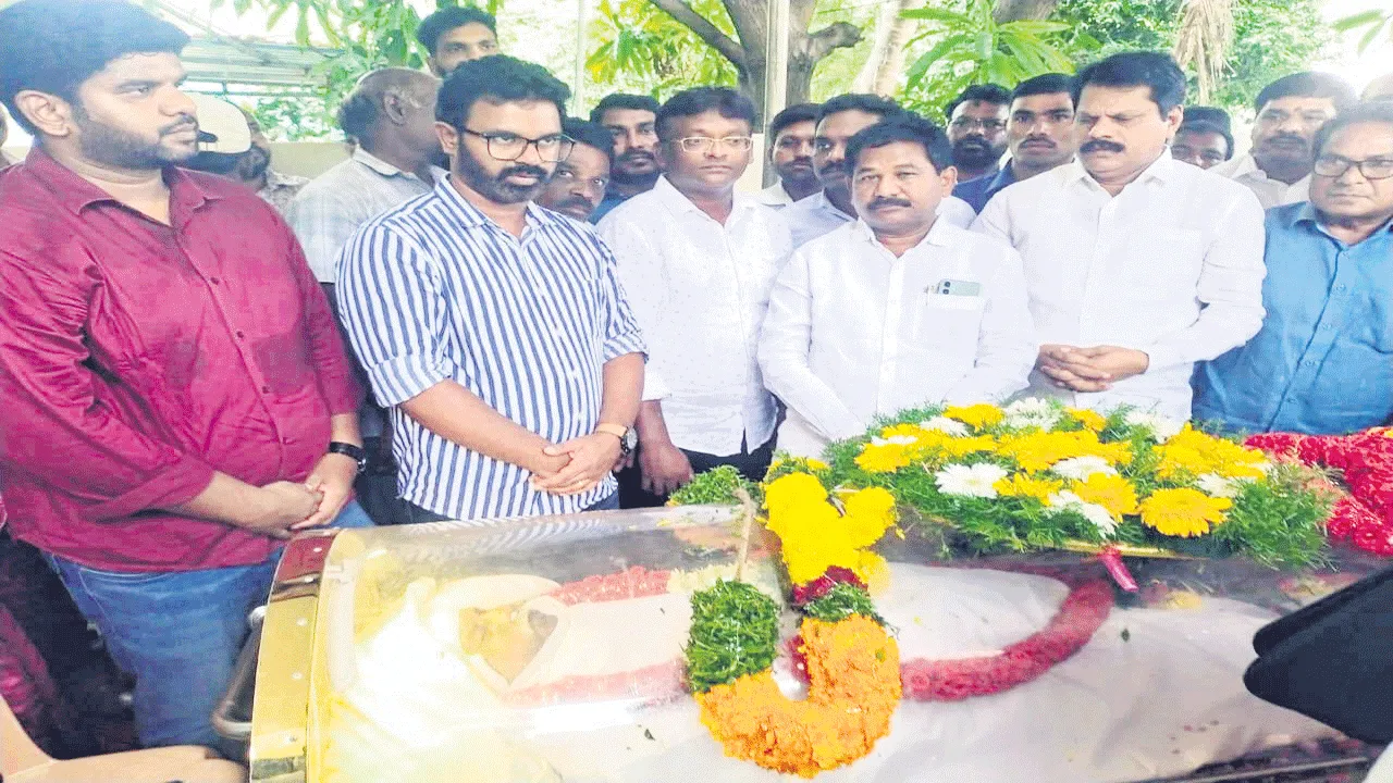 డేవిడ్‌రాజుకు నేతల నివాళి | Leaders' Tribute to David Raja