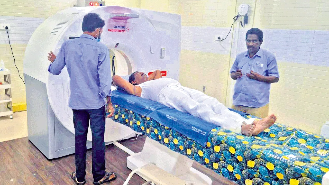 మంత్రి స్వామికి వైద్య పరీక్షలు | Medical tests for Minister Swamy