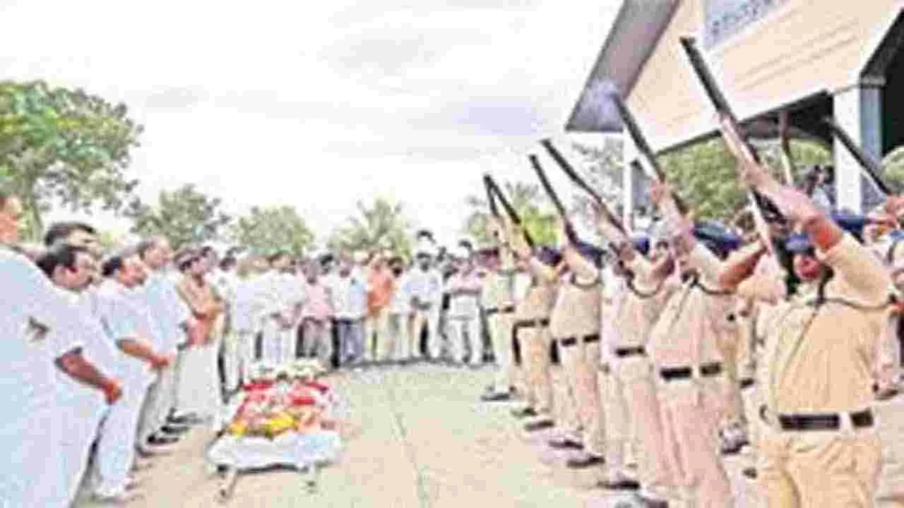 ప్రభుత్వ లాంఛనాలతో పార్వతమ్మకు తుది వీడ్కోలు | A final farewell to ...
