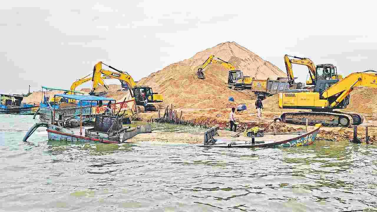 నాడూ నేడూ వారిదే హవా! | De-siltation contract to ineligible company