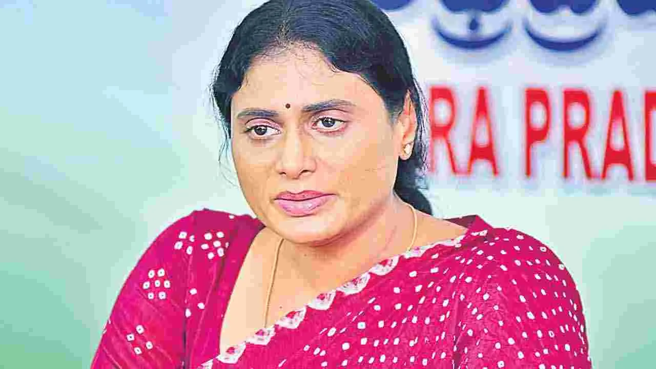 చార్జీల భారం సర్కారే భరించాలి: షర్మిల | Government should bear the ...