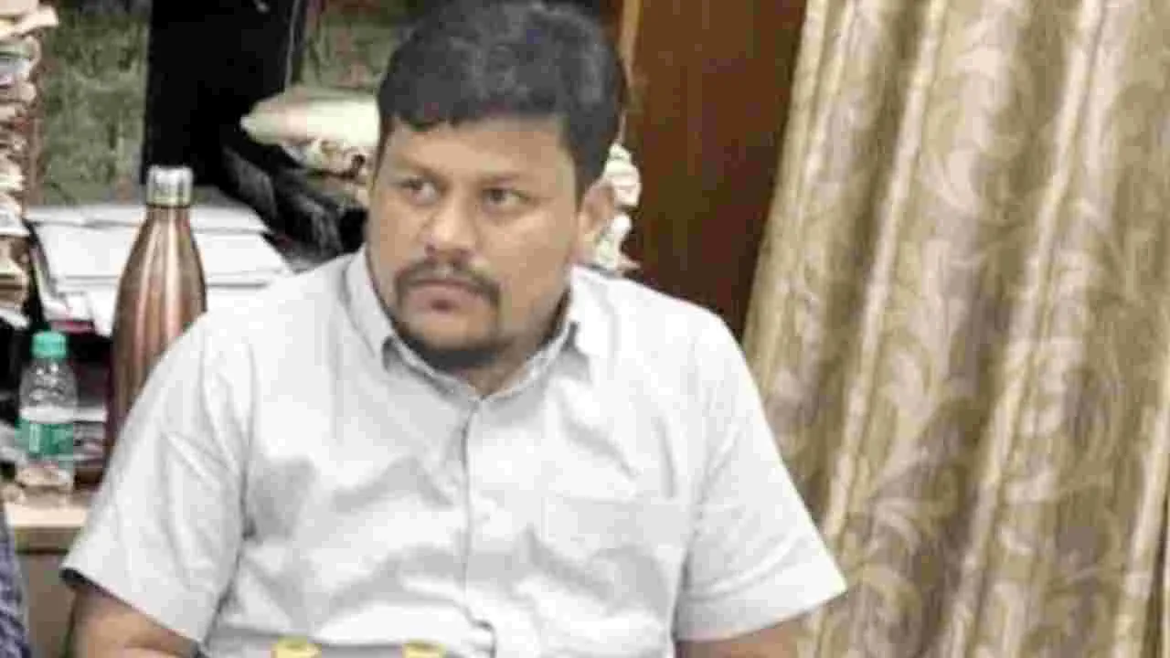 నిఖేశ్‌కు 13 రోజుల రిమాండ్‌ | AEE Nikesh Kumar Arrested in Corruption ...