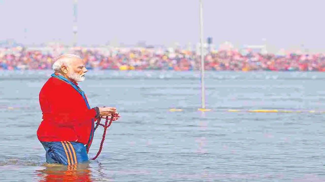 PM Modi : మహాకుంభమేళాలో మోదీ | PM Narendra Modi Attends Maha Kumbh Mela ...
