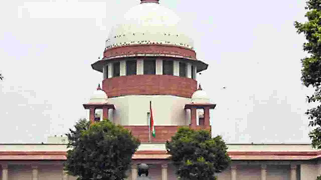 Supreme Court నలుగురిలో అననప్పుడు అట్రాసిటీ చట్టం వర్తించదు Sc Rules