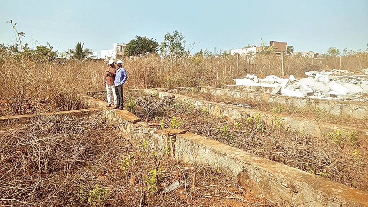 Land problem: అంత భూమి లేదంట! | Land Issue for the Center of Excellence