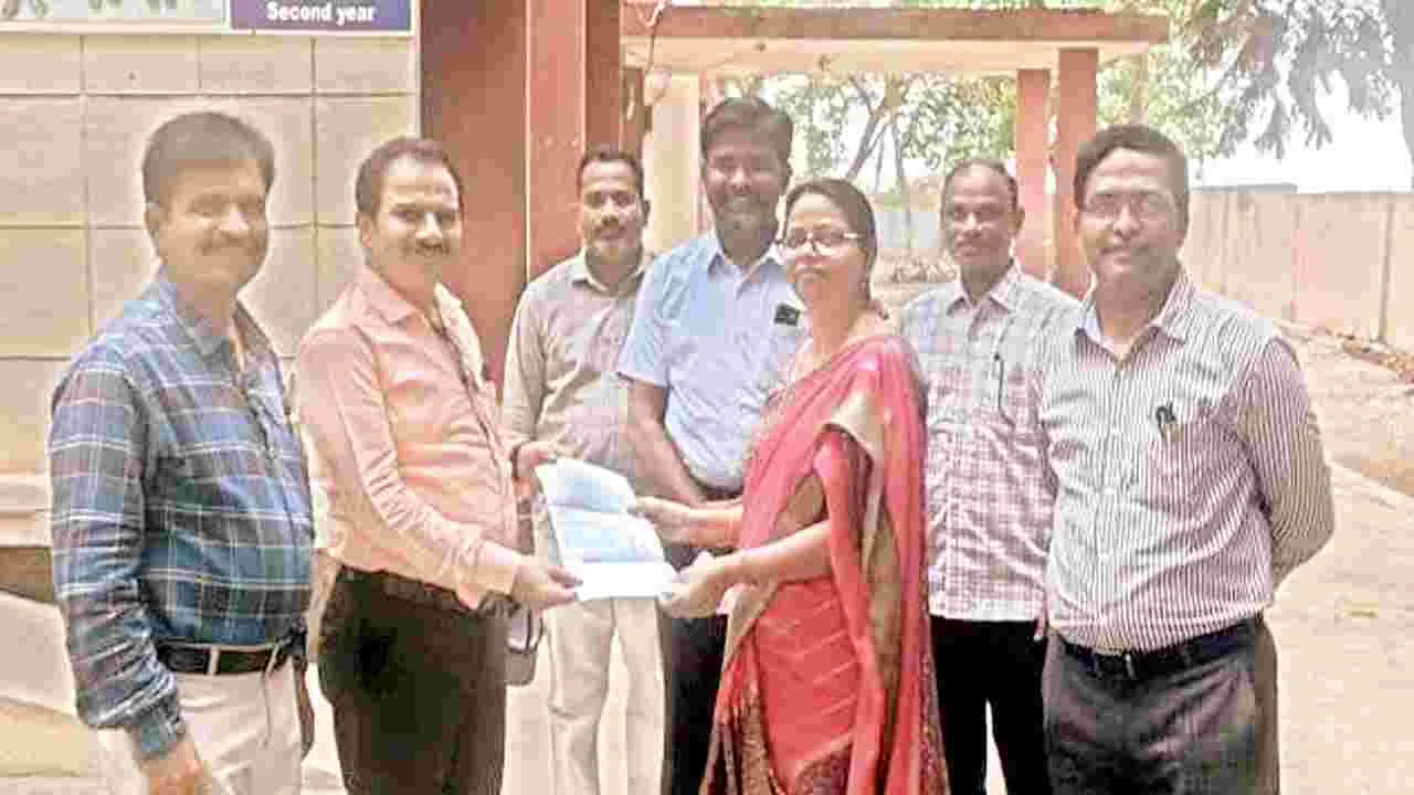 డీఈవోకు విద్యార్థుల జాబితా | List of students for DEO