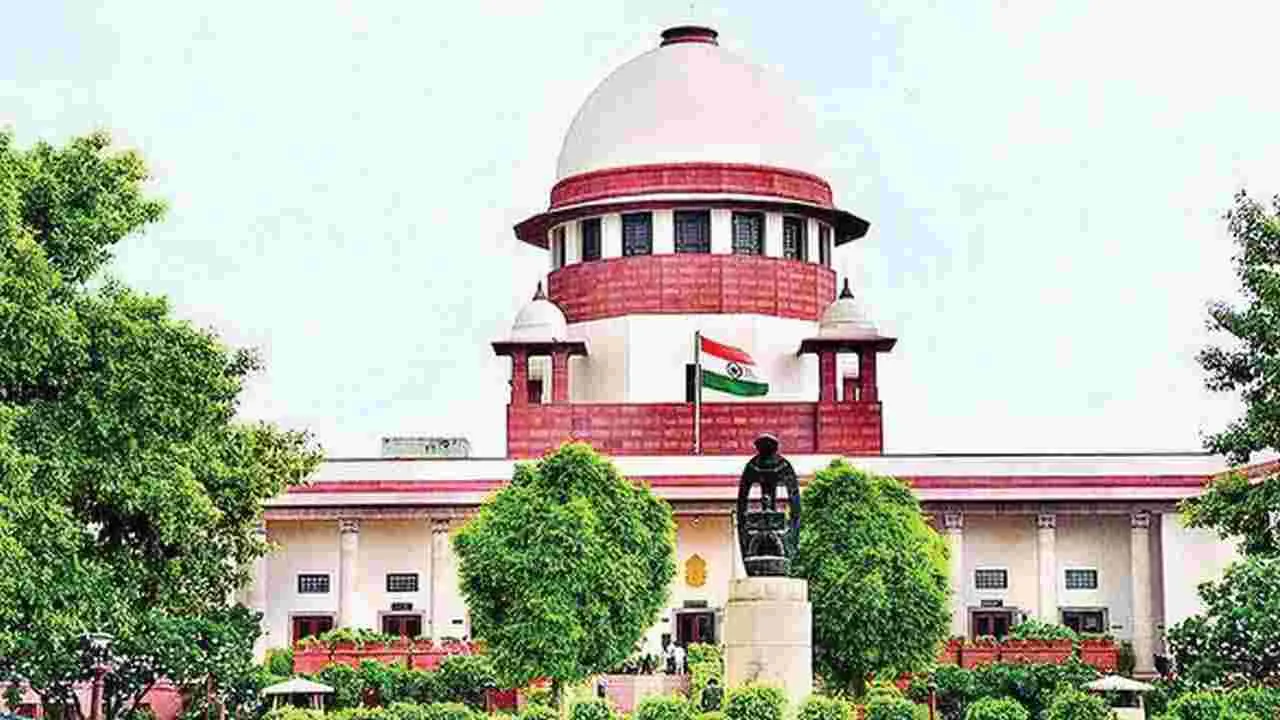 Supreme Court: రాజ్‌ కసిరెడ్డి అరెస్టుపై సుప్రీం విచారణ వాయిదా | Supreme Court Issues Notice to ...