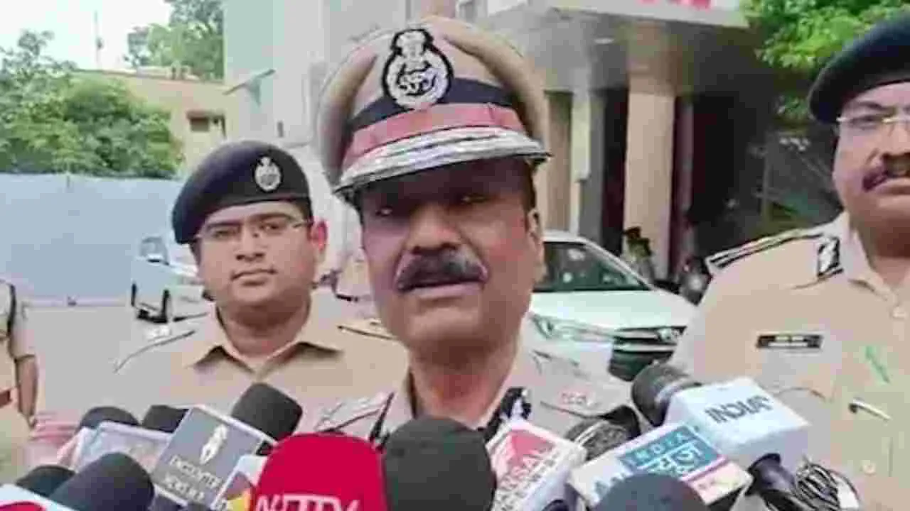 Madhyapradesh: నేరాలను అరికట్టాల్సిన బాధ్యత కేవలం పోలీసులపై పెట్టడం సరికాదు: మధ్యప్రదేశ్ డీజీపీ ...