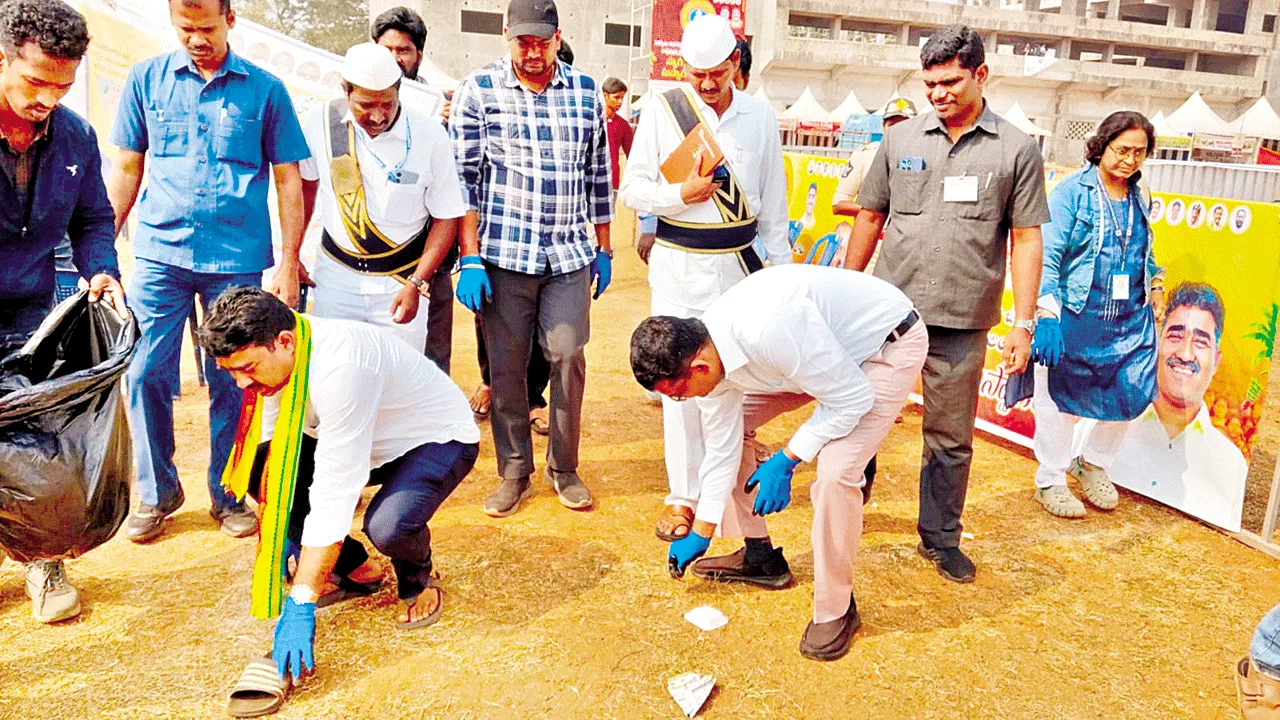 పరిసరాల పరిశుభ్రత ప్రతిఒక్కరి బాధ్యత | Environmental cleanliness is ...