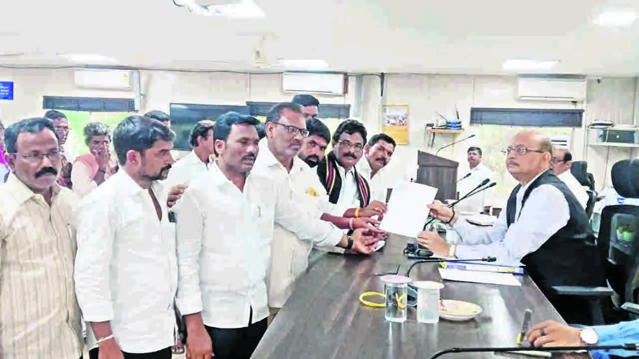 REQUEST: కురుబల సమస్యలు పరిష్కరించాలని వినతి | Solve the problems of ...