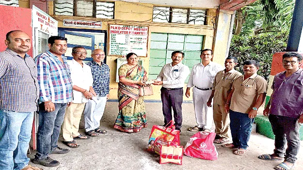 నిజాయితీ చాటిన ఆర్టీసీ ఉద్యోగులు | RTC employees who showed honesty