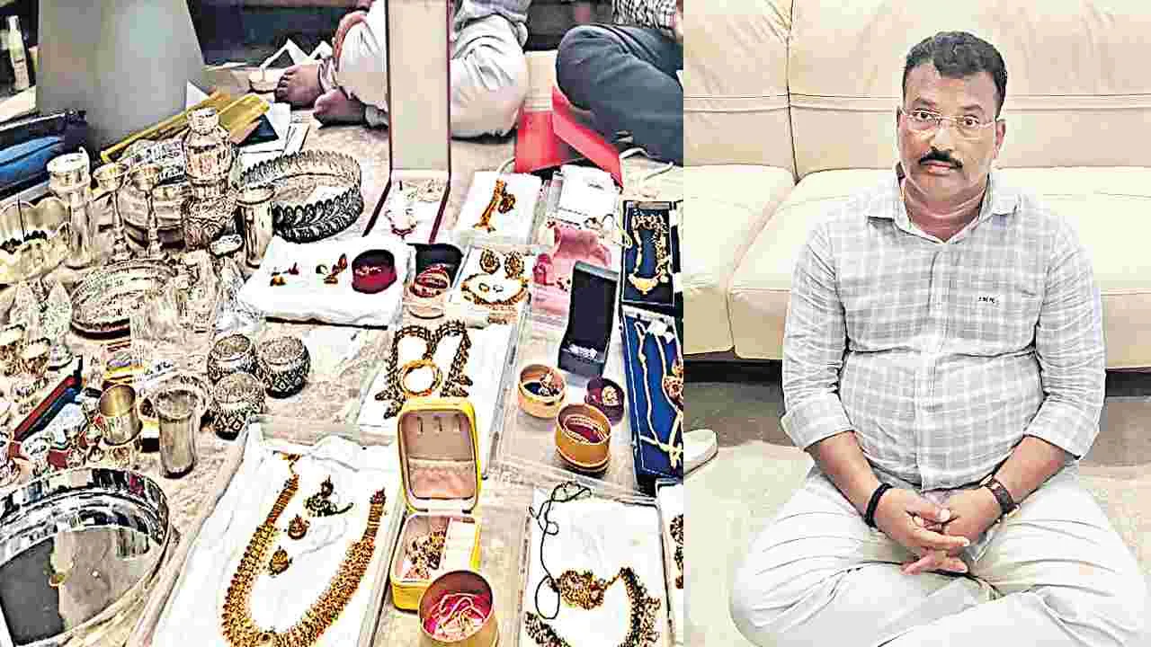 ఆర్‌అండ్‌బీ ఈఎన్‌సీ ఆస్తులు 200కోట్లు! | ACB Raids R&B ENC Mohan Naik ...