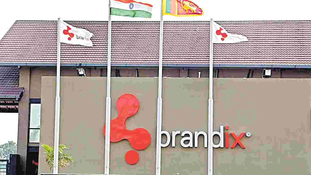 20 ఏళ్ల క్రితమే రూపాయికి | YSRCP Land Policy Debate Brandix Case Vs 99 ...