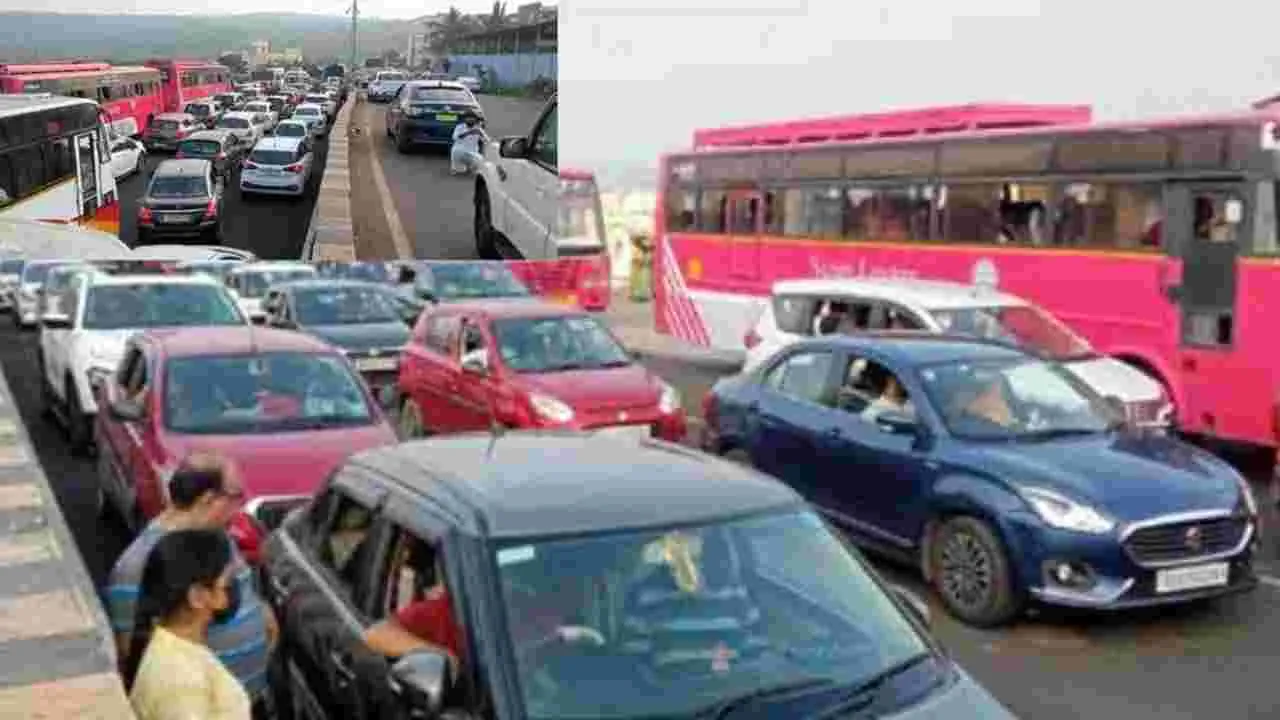 శ్రీశైలం జలాశయం వద్ద భారీగా ట్రాఫిక్ జామ్.. | ten km traffic jam at ...